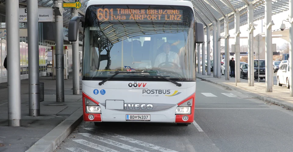 Public transport to Linz Airport | Bus & train